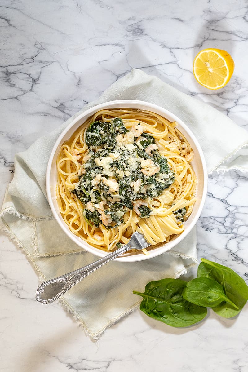 Romige pasta met spinazie en garnalen - super makkelijk doordeweeks recept